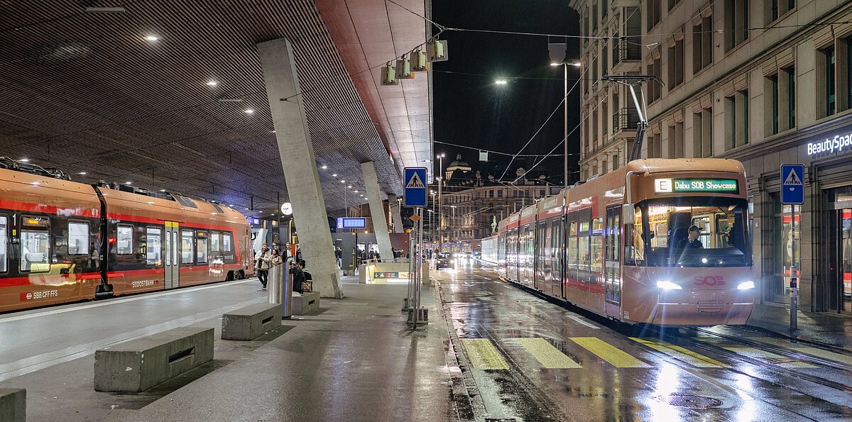 Der Original-SOB-Traverso und das VBZ-Traverso-Tram begegnen sich: Ein ...